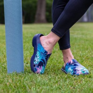 Oofos vs Crocs Review - Must Read This Before Buying