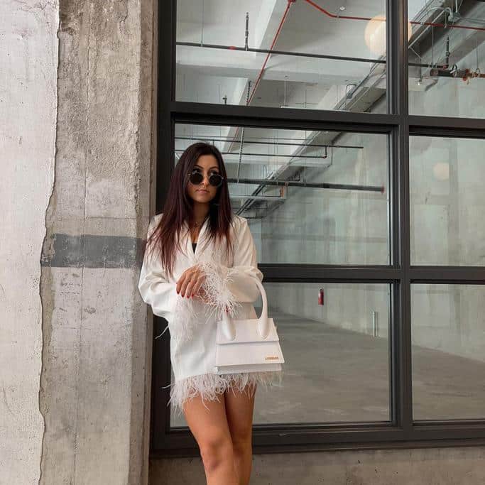 Selfie Leslie Review - Must Read This Before Buying